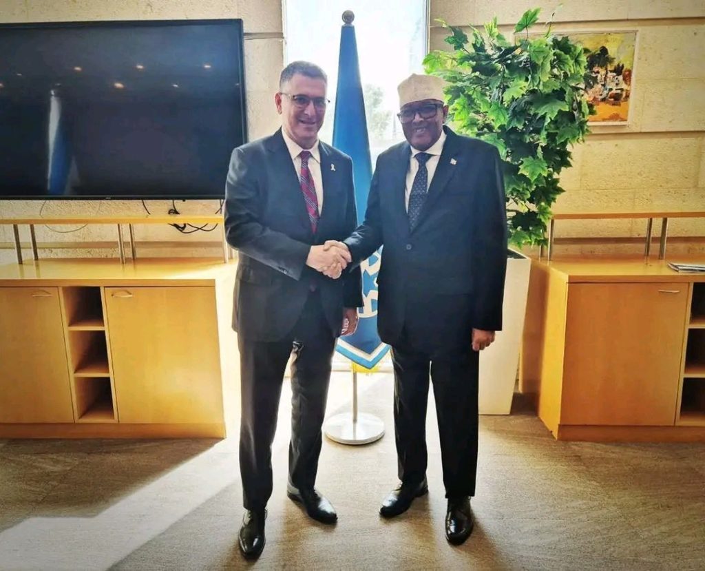 Cirro Oo La Sheegay In Dhawaan Uu Tal’abiib Kusoo Saxeexi Doono ...